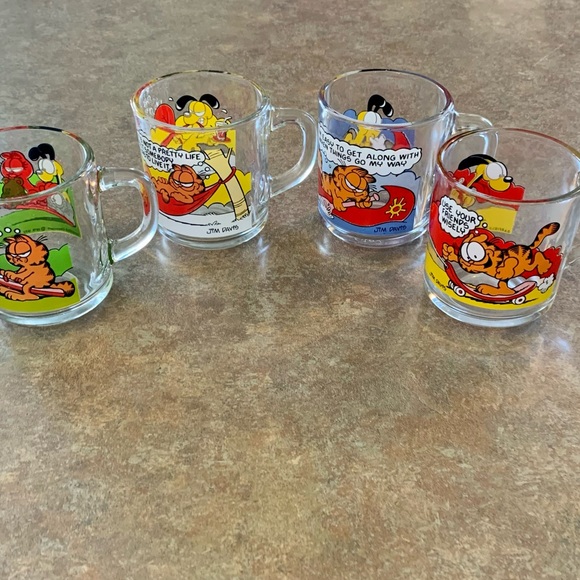 McDonald's | Kitchen | Vintage Mcdonalds Garfield Set Of Four 4 Glass ...